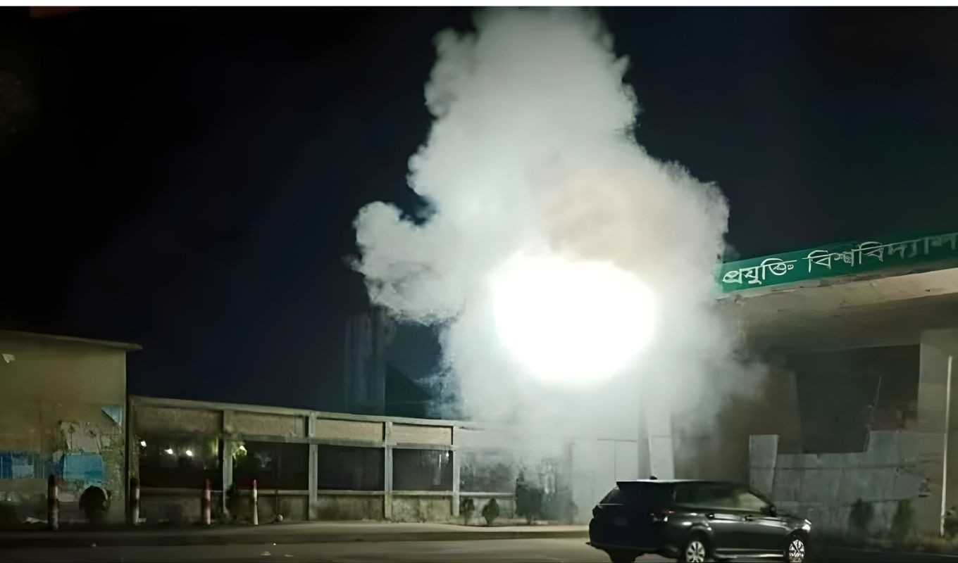 Cocktail Blast Sparks Panic at University Gate - Khaborwala | The World ...